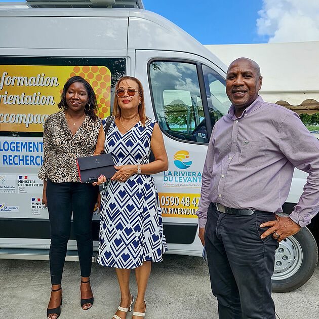 La remise des clefs du Bus France Services de la CARL - La Riviera du Levant